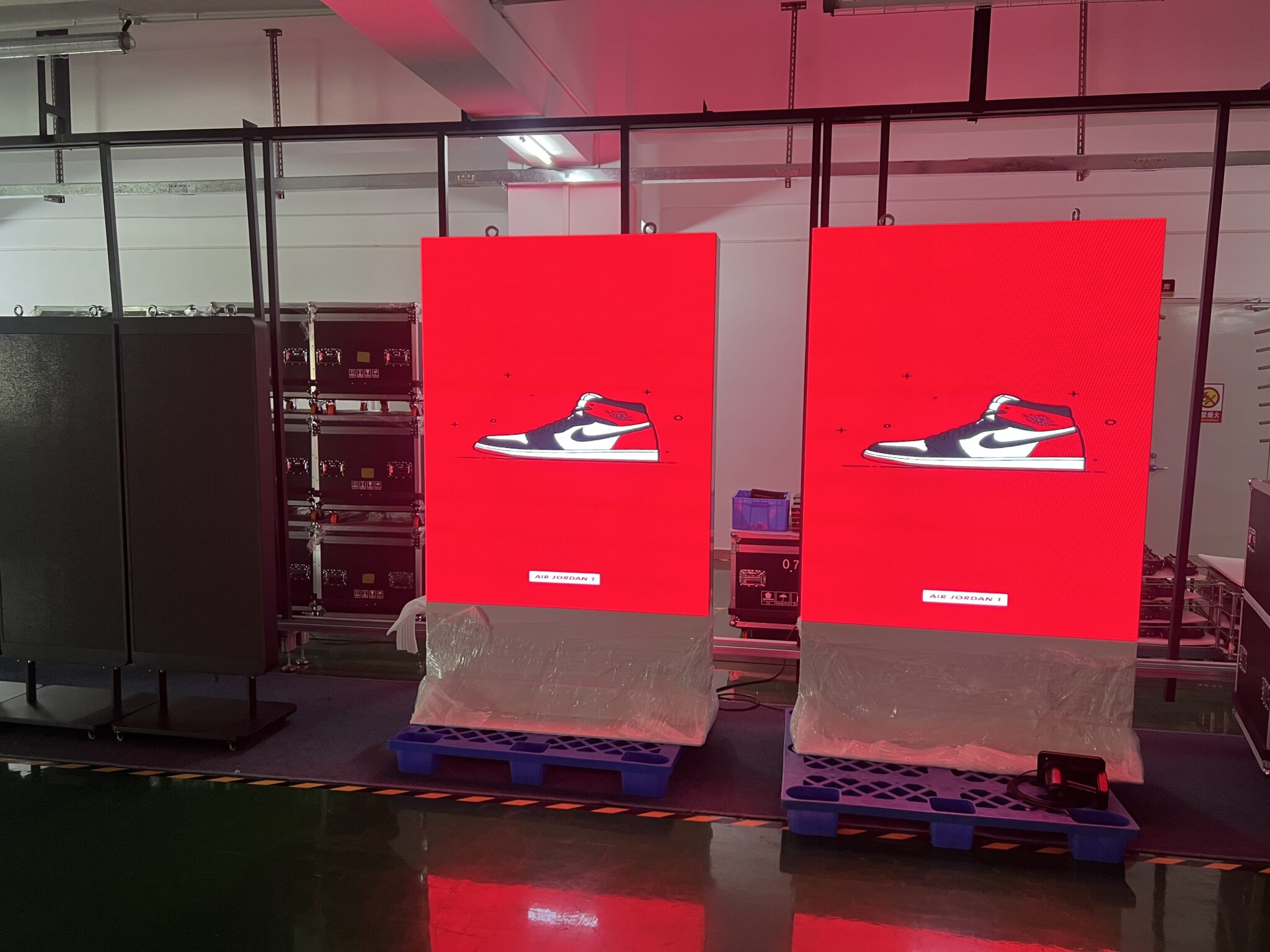 Customized Outdoor LED Poster P3.33/ P4/ P5/ P6.66 LED Display Poster